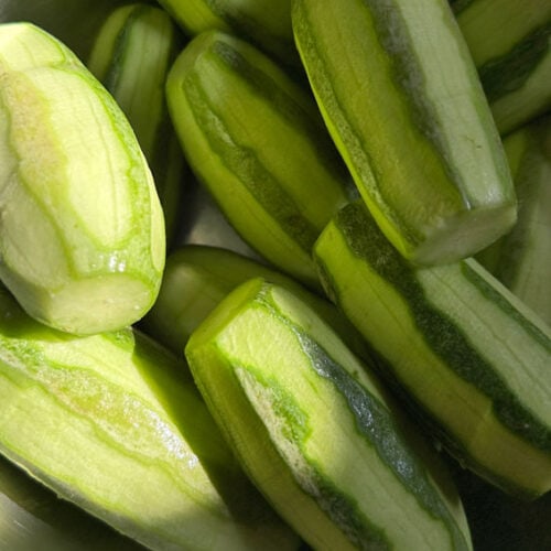 Potol Chingrir Dalna / Bengali Pointed Gourd Curry with Prawns | Not ...